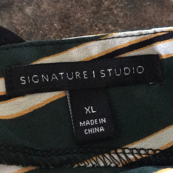 Signature Studio | Tops | Nwt Signature Studio Blouse | Poshmark